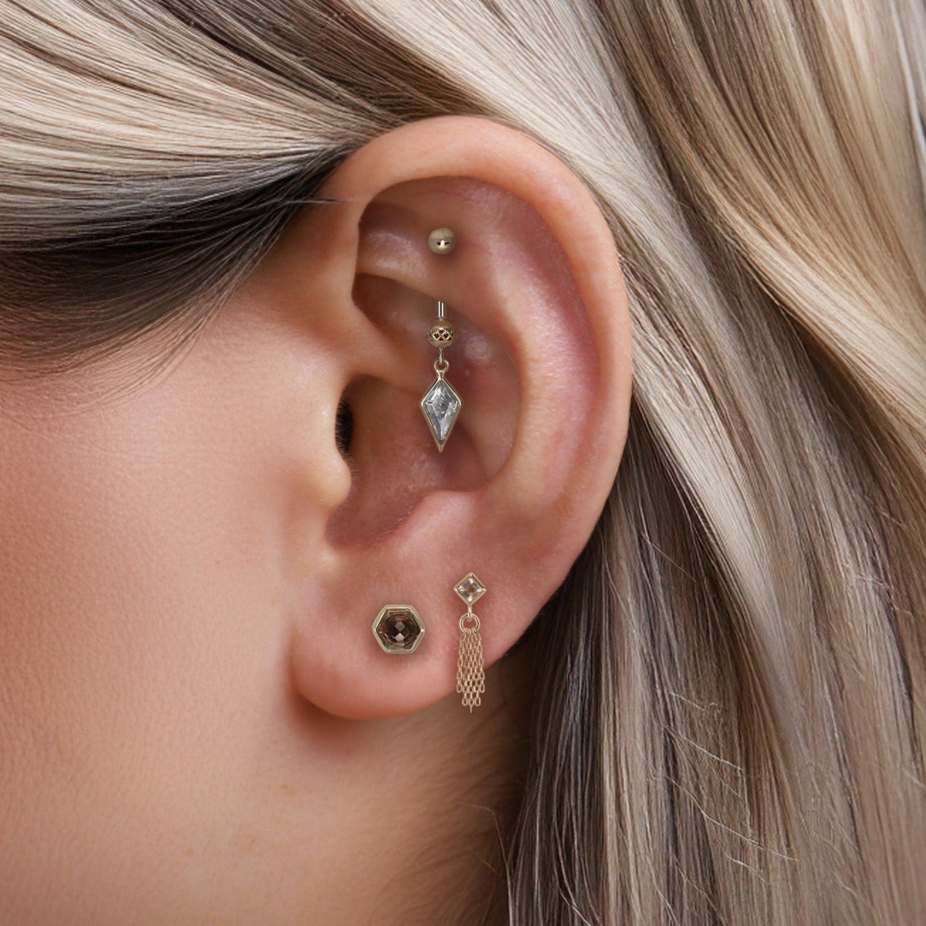Riké • Internally Threaded Ball End in Curved Bar - BEATTI